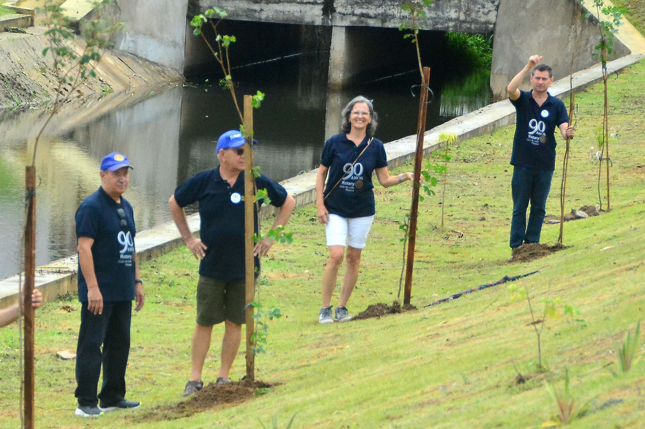 Semam planta 90 mudas de árvores nativas no Parque Parahyba III