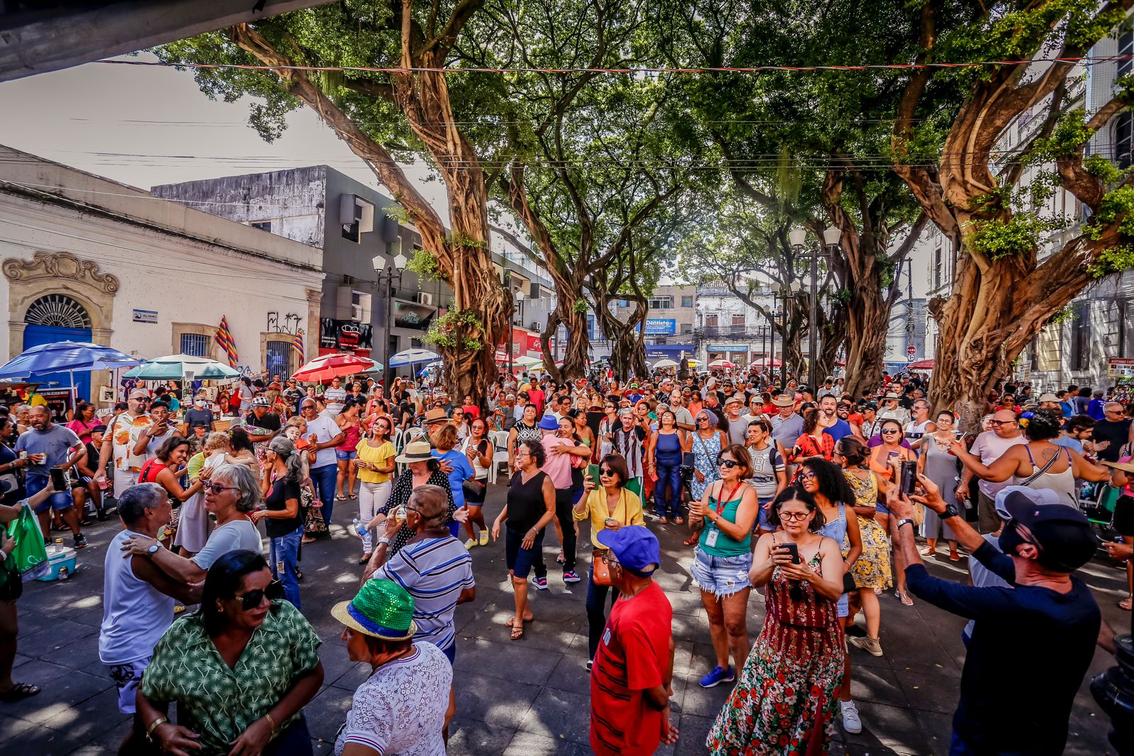Sabadinho Bom terá chorinho e samba com saxofonista Gilbert Monteiro